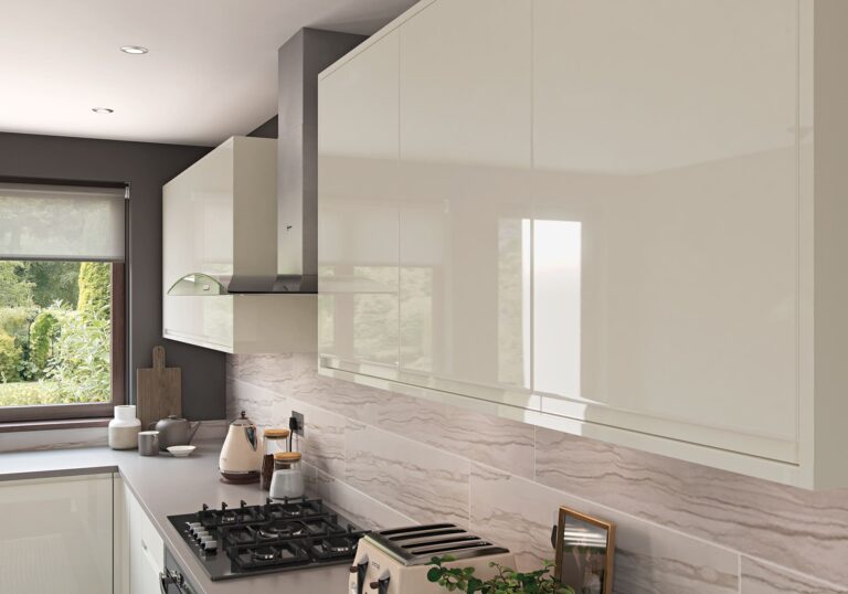 Strada Gloss Kitchens | Handleless, Slab | Kitchen Range by STORI